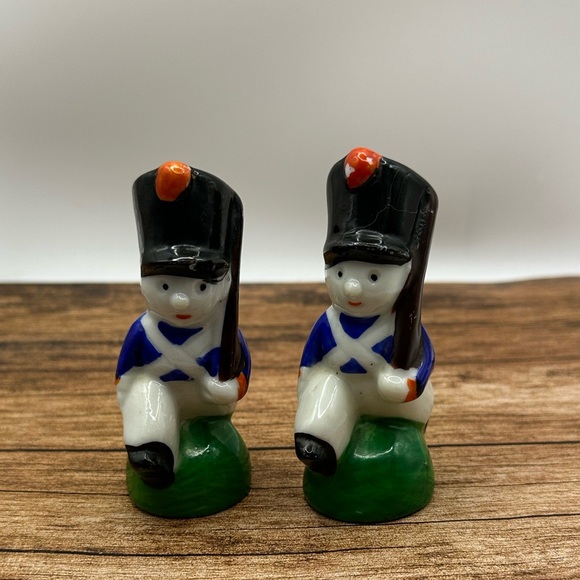 Kitchen | Vintage Toy Soldiers Salt Pepper Shakers Ceramic Japan | Poshmark